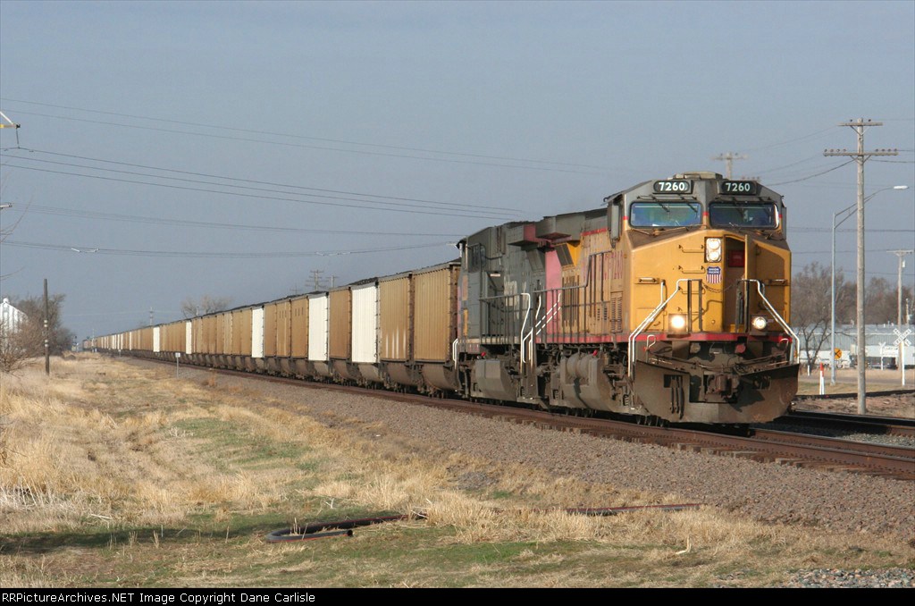UP 7260 leads a EB EDGX drag past 60th rd @ 09:19